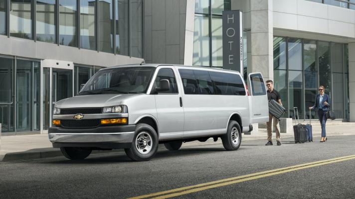 Chevrolet Express - ma 25 lat i właśnie dostał nowy, większy silnik ...