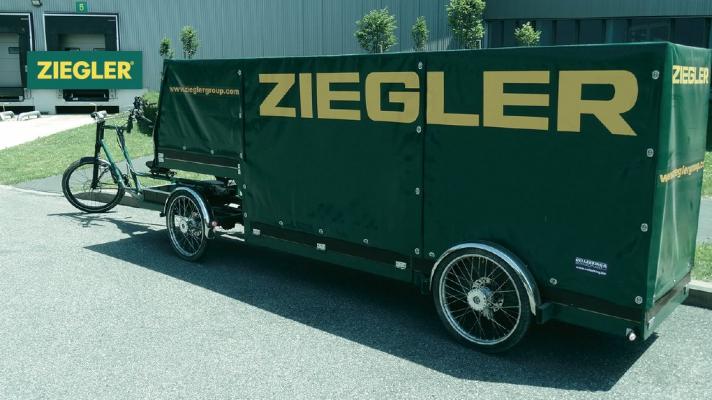 Dobrze widzicie. To jest sześciometrowy rower cargo z naczepą ...