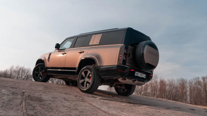 Land Rover Defender 130 D300 - TEST. „Jak ja Cię pożądam!” | autoGALERIA
