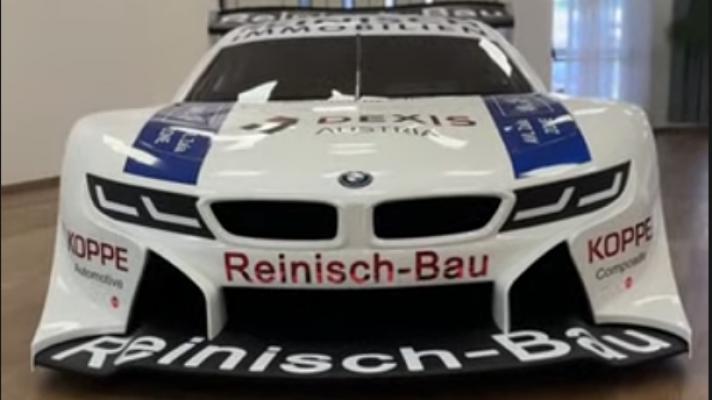 Chcemy usłyszeć to BMW i8! Ma 16 cylindrów i kręci się do 15 tys. obr ...