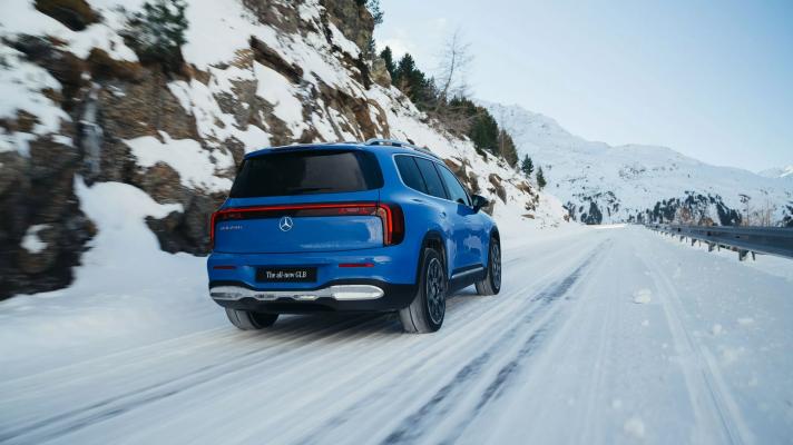 Mercedes GLB 2026 to gwiazda z kantami. Elektryk i hybryda, 7 miejsc ...